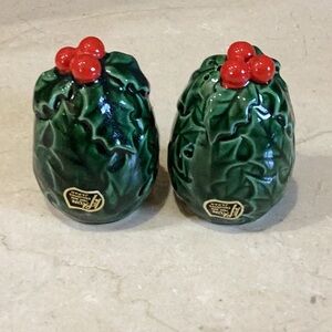 Lefton | Kitchen | Vintage Lefton Holly Berry Salt And Pepper Shakers ...